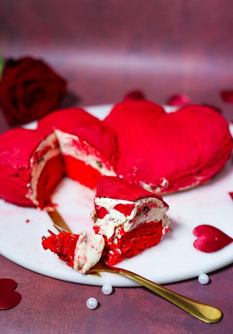 Valentínska torta s pistáciovým krémom - Simple Fresh Delicious